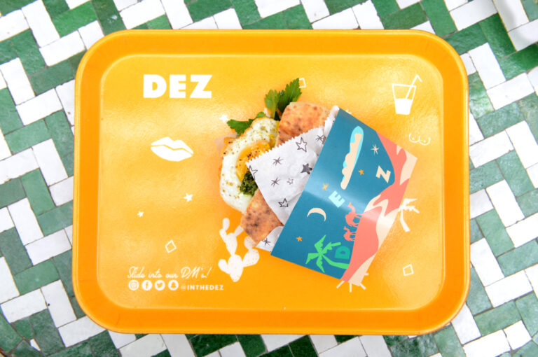 Dez – Paperwhite Studio