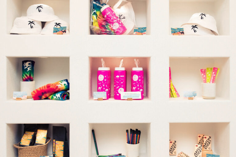 Dez – Paperwhite Studio
